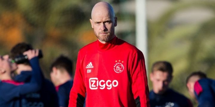 Ten Hag gaat méér en langer trainen én sluit deuren voor de pers: "Is ...
