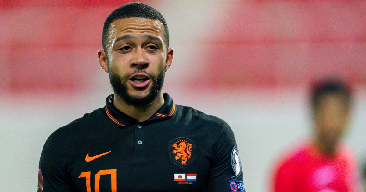 Memphis moppert na dikke overwinning: 'De bal was stroef, het veld was ...