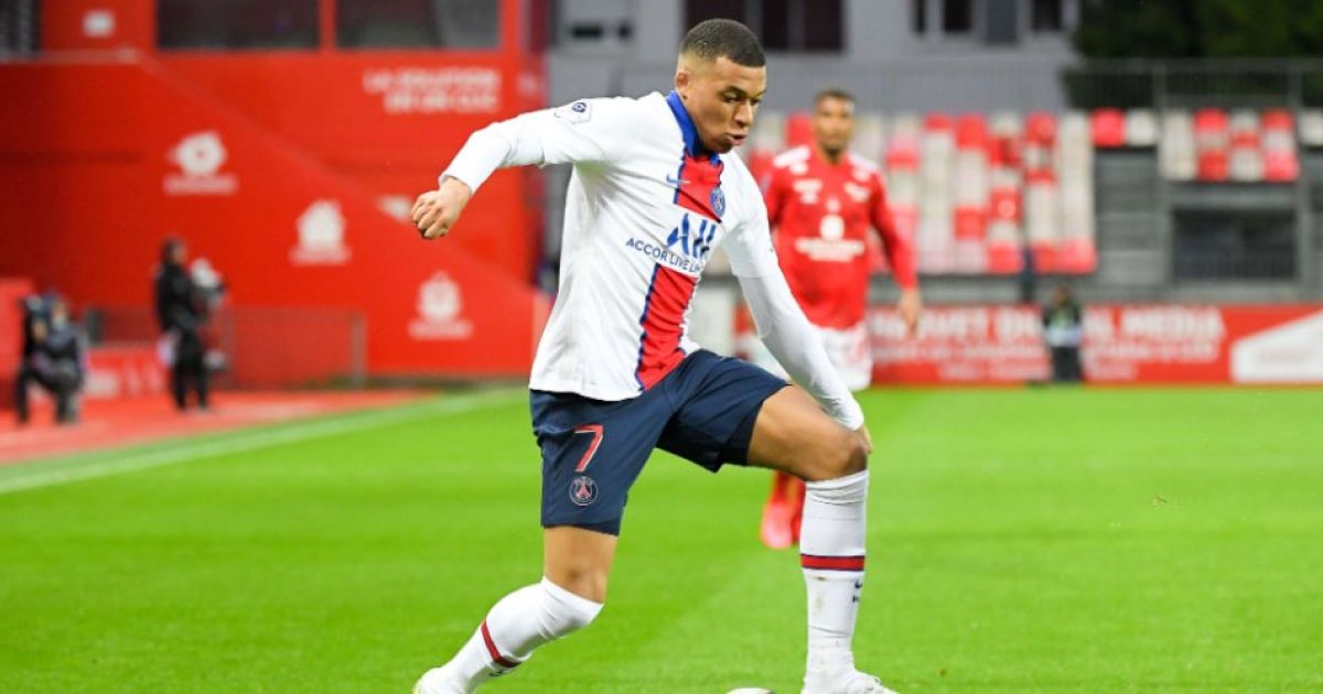 Mbappé 'junior' geeft goede voorbeeld aan broer Kylian en tekent ...