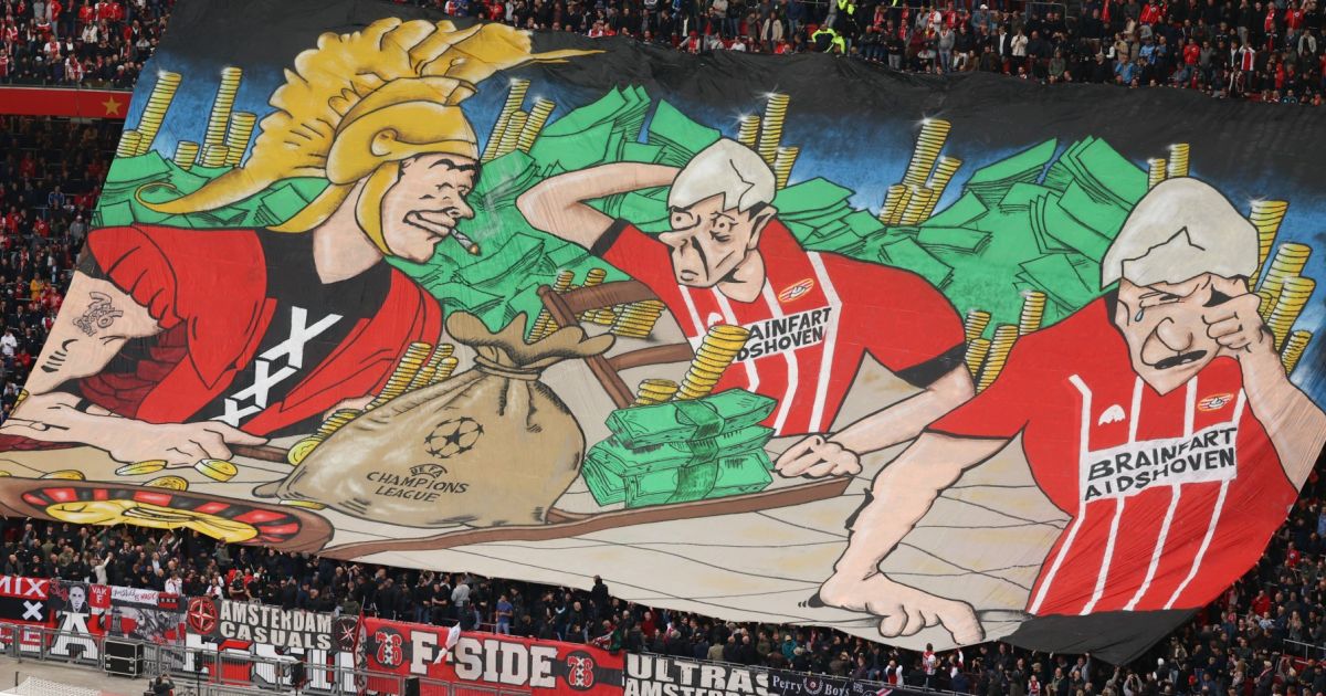 Veel kritiek op merkwaardig spandoek voor Ajax - PSV: 'Brainfart ...