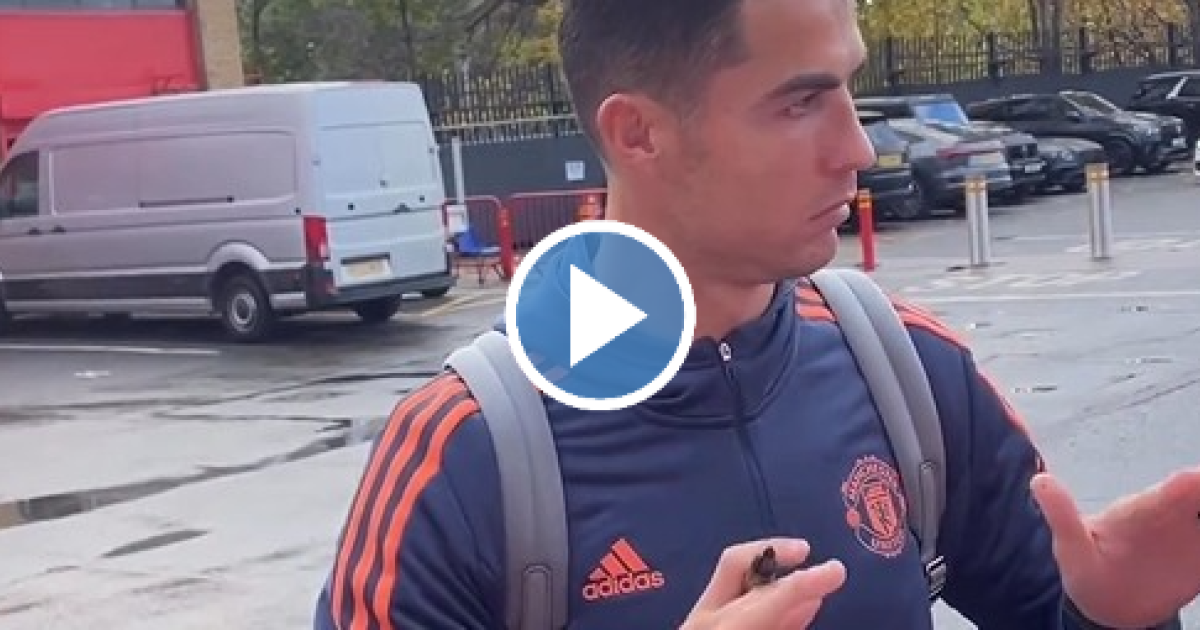 'Calma, calma': Ronaldo vraagt fan op karakteristieke wijze geduld te ...