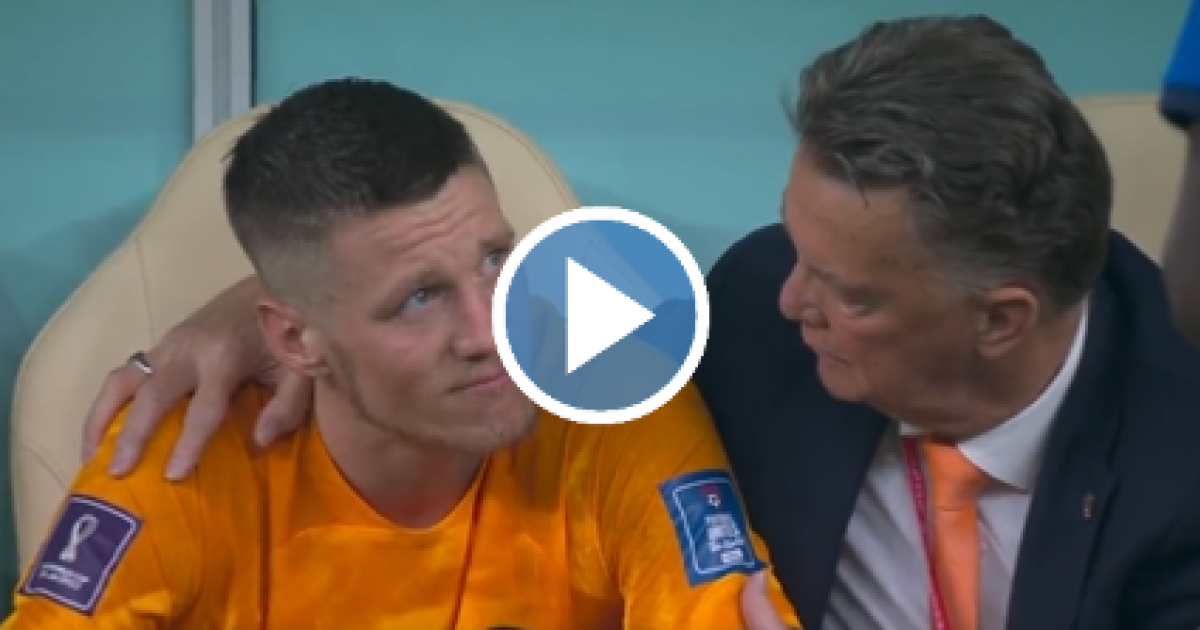 Prachtige beelden: Van Gaal troost Weghorst na bizar en pijnlijk ...